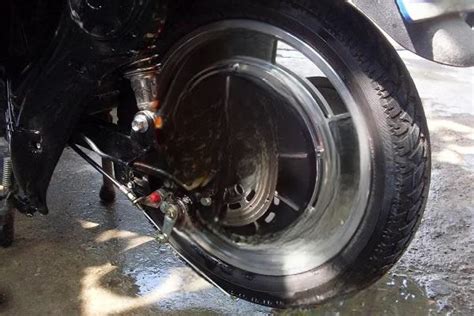 电动车后轮吱吱响怎么回事 有驾