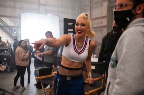 Gwen Stefani Abs