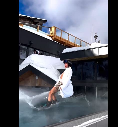 펀글게시판 도입이 시급합니다 아이언스노보드슈트