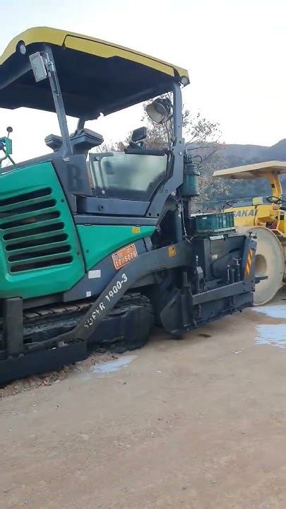 아스팔트 피니셔 와 로드 롤러 들 미래종합중기 광양시굴착기 광양시덤프 광양시포크레인 미니포크레인 석축 미래건설중기 농지 가스 지중화 사방 철거 조경 토공사 Jeong Jae