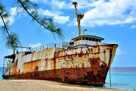 100 Shipwreck Wallpapers