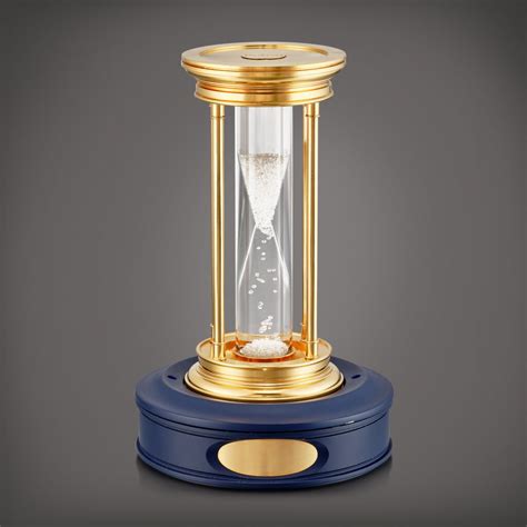 A Limited Edition Gilt Brass Hourglass With Floating Diamonds Circa 2000 戴比爾斯 限量版鍍金銅製沙漏，備浮動