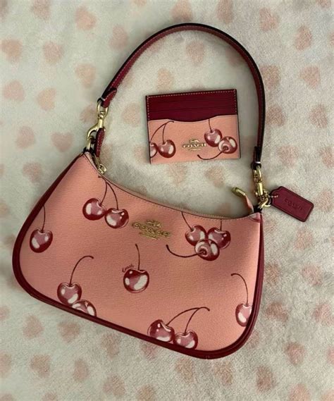 요즘 미국 젊은이들에게 핫하다는 가방 브랜드  인스티즈 Instiz 이슈 카테고리