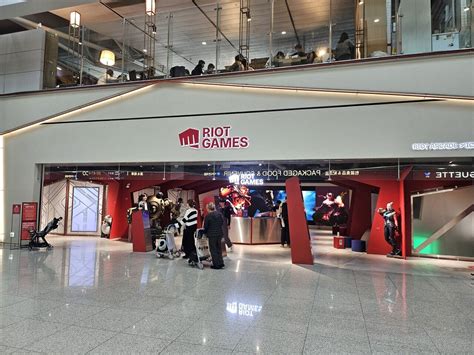 인천공항 면세구역에 라이엇 체험존 있더라  롤 리그 오브 레전드 에펨코리아