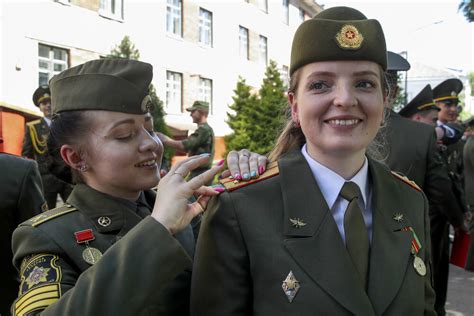 17 schöne Soldatinnen als Helden der Nation - Wundaba