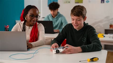 Arduino 推出基于乐鑫 ESP S 的 STEM 教育机器人 乐鑫科技