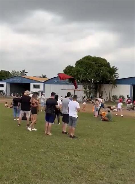 巴西跳伞员降落失控现场片流出 撞爆观众头致1死3伤 星岛加拿大都市网 多伦多