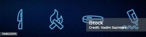 세트 라인 스테이크 고기 바베큐 나이프 캠프 파이어와 소스 병 벽돌 벽에 빛나는 네온 아이콘 벡터 고기에 대한 스톡 벡터 아트 및 기타 이미지 Istock