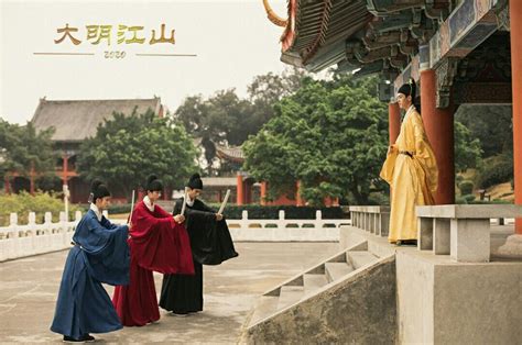 霁大人： 青十里霁 郑大人：郑扬扬扬 陈大人：陈点点 皇帝：小锋同学呀 汉服商家：镜水桐光汉服琅琅 摄影：凉小酸 妆造：蓝