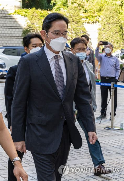 법정 향하는 이재용 삼성전자 부회장 연합뉴스