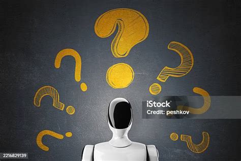 어두운 배경에 빛나는 노란색 물음표를 마주하고 있는 휴머노이드 로봇은 호기심 문제 해결 및 답이 없는 질문을 상징합니다 3d 렌더링 0명에 대한 스톡 사진 및 기타 이미지
