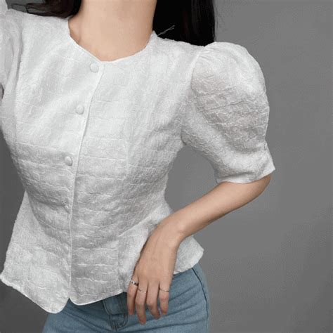 퍼프 공주풍 벌룬 소매 허리잘록 트임 슬림핏 자가드패턴 셔링 청순 데일리 페미닌 단추 버튼 소매포인트 에이블리