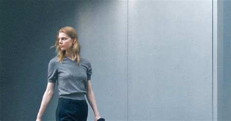 W컨셉 변치않는 우아함 프론트로우가을 여성패션 18종 제안