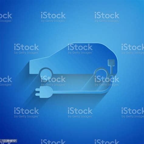 종이 는 파란색 배경에 격리 전기 자동차와 전기 케이블 플러그 충전 아이콘을 잘라 재생 가능한 에코 기술 종이 아트 스타일입니다 벡터 일러스트레이션 0명에 대한 스톡 벡터