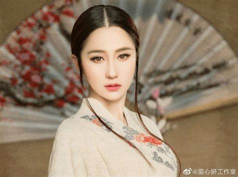 因被甩怒拍“性感片”意外走红， 如今身价过亿，却悔不当初！蓝心妍