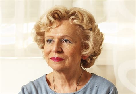 21 Low Maintenance Wash And Wear Haircuts For Women Over 70