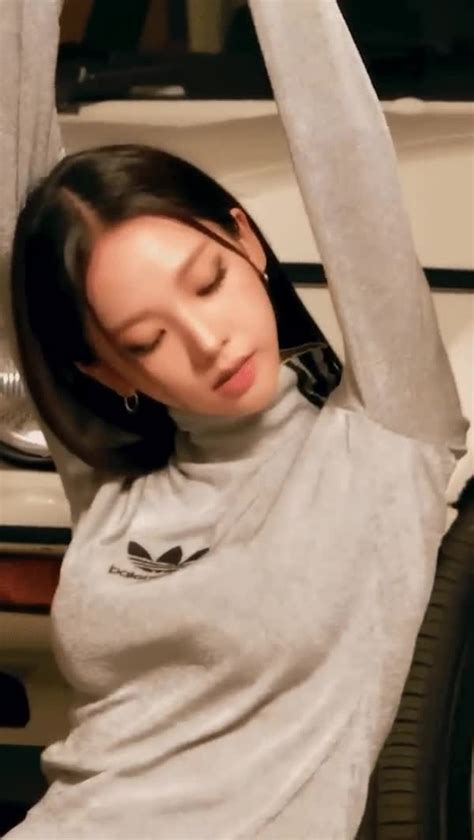 묵직한 아디다스 착장 에스파 카리나