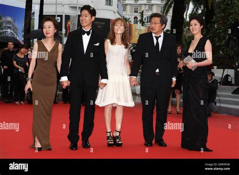 Youn Yuh Jung Yu Junsang Isabelle Huppert Hong Sangsoo Moon Sori At