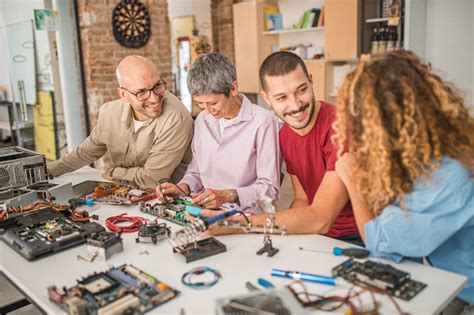 The Professor Teaches A Group Of Students About Computer Parts