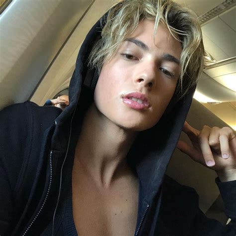 Jared💙 On Instagram “1 Or 2 My Face Doing 17 Hours In A Plane” Face Hair Styles Beauty