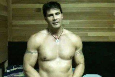 Newly Single Jose Canseco Uses Twitter To Hit On Country Singer Shania