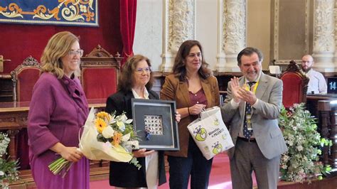 Lucía Méndez Recoge El Ii Premio De Periodismo Luis María Rivas