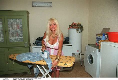 Lolo Ferrari Combien Dopérations De Chirurgie Avait Elle Subies