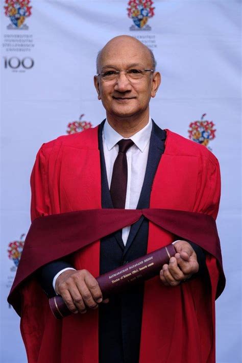 US Vereer Prof Reddy Met Ere Doktorsgraad Netwerk24