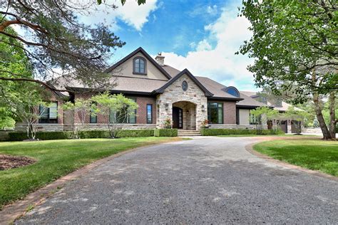 Home Of The Week Ex Leaf Gary Roberts Puts His Home On The Market