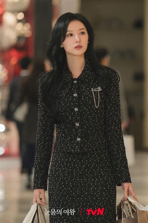 Kim Soo Hyun Surprises Kim Ji Won With Touching Early Christmas T In