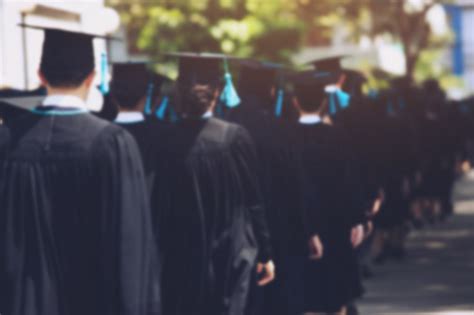 졸업식 모자를 시작 하는 동안 대학 졸업 컨셉 교육 축 학생 졸업식 성공을 바라보는 스탠드 졸업식에 대한 스톡 사진 및 기타 이미지 Istock