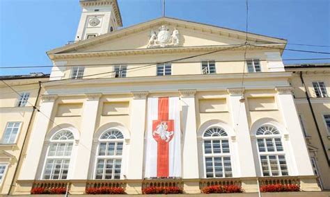 На Львівській ратуші вивісили прапор Білорусі ﻿ ВАРТО Галицькі Новини