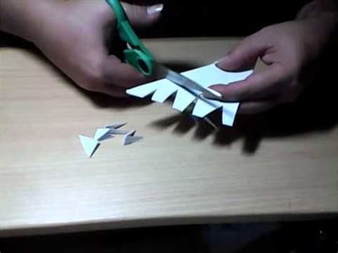 How To Make A Snowflake How To Make Snowflakes Snowflakes Paper Snowflakes