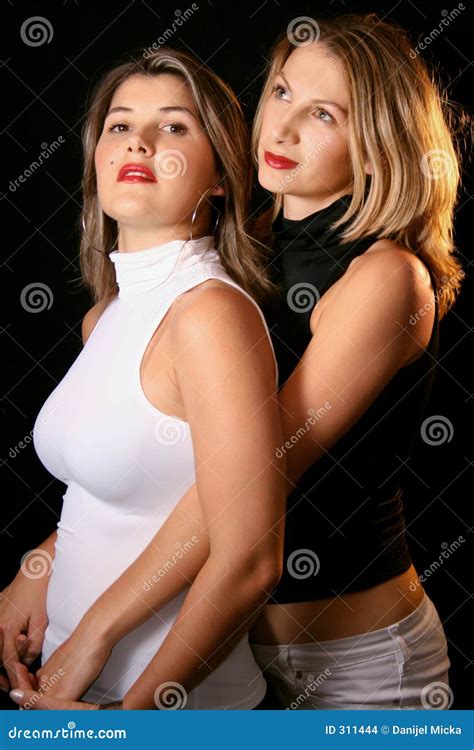 Twee Mooie Meisjes Stock Foto Image Of Gelijke Mooi Gezicht