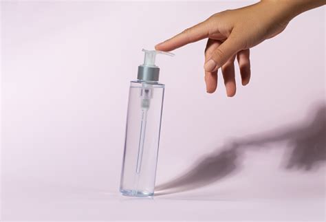 분홍색 배경에 화장품의 모형 얼굴에 대한 클렌징 토닉 미셀라 물 공간을 복사합니다 병에 대한 스톡 사진 및 기타 이미지 병 광고 기포 Istock