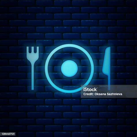 벽돌 벽 배경에 고립 된 빛나는 네온 플레이트 포크와 칼 아이콘 칼 붙이 기호 레스토랑 간판 벡터 그릇에 대한 스톡 벡터 아트 및 기타 이미지 Istock