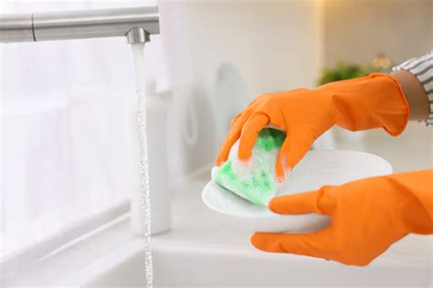 현대 부엌에서 싱크대 위의 접시를 씻는 여자 텍스트를 위한 공간 가사 집안일에 대한 스톡 사진 및 기타 이미지 가사 집안일 가정 생활 가정 주방 Istock