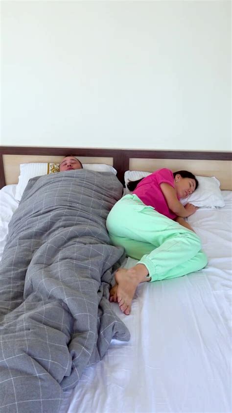 ГУЗНУРИКИ Так и спала без одеяла Дзен