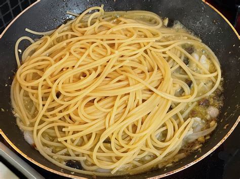 스파게티 알라 푸타네스카 음식 갤러리