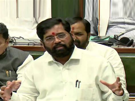 मुंबईतील जुन्या धोकादायक इमारतींचा पुनर्विकास करणार अडथळे दूर करण्याची