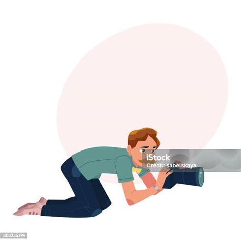 사진 작가 낮은 각도에서 촬영 하는 사진을 찍는 카메라 맨 무릎을 꿇 고 가득 찬에 대한 스톡 벡터 아트 및 기타 이미지 가득 찬 기술 길이 Istock