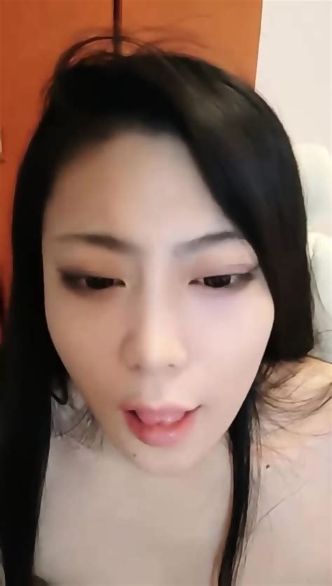 【月月子】超骚御姐巨奶肥臀扩阴奶夹超大假屌狂抽插3 Eporner