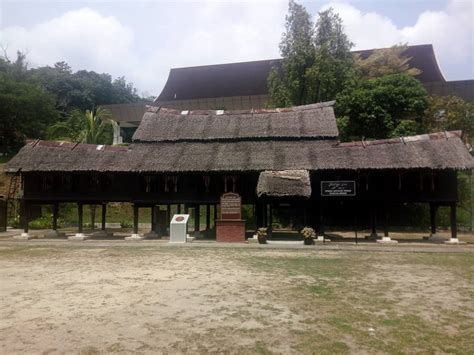 Keunikan Senibina Rumah Tradisional Negeri Sembilan Pengenalan