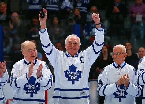 George Armstrong Maple Leafs Star And Cup Winner Dies At 90 Los