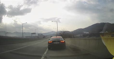 비틀대며 달리는 차량 추격한 소방관‥잡고보니 마약사범