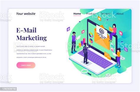 이메일 마케팅의 Isometric 방문 페이지 디자인 개념 사람들이 가진 메일링 서비스는 거대한 노트북 근처에서 작동합니다 벡터 일러스트레이션 인플루언서에 대한 스톡 벡터