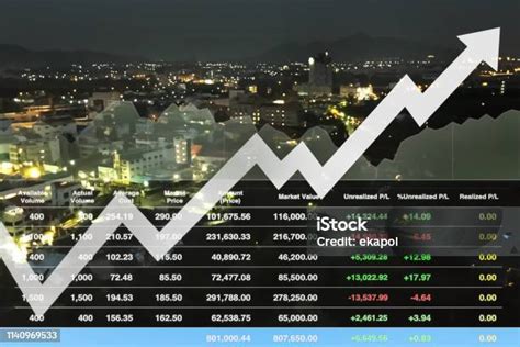주식 금융 지 수 밤에 그래프와 차트 보 케 배경으로 여행 비즈니스 및 관광 항공 운송 산업에 대 한 성공적인 투자를 보여줍니다 개념에 대한 스톡 사진 및 기타 이미지
