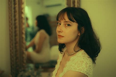 거울에 비친 여성의 빈티지 초상화 · 무료 스톡 사진