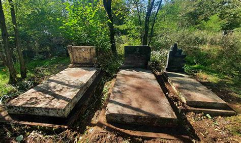 Канцеларија финансира уређење гробља у Клини Ђаковици као и на Дечанском гробљу Канцеларија за