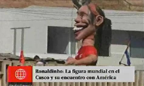 Ronaldinho La Enorme Estatua Que Le Hicieron En Cusco Al Astro